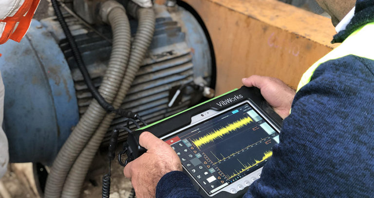 Vibworks-Vibration-Analyzer_870x460 - Ludeca